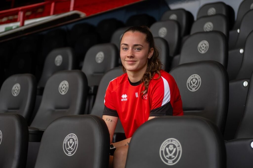 Sheffield United Women sign former Man Utd forward ...